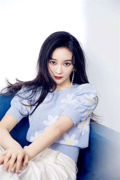Mingyang EntertainmentBeauty StarWang Yifei INEWS