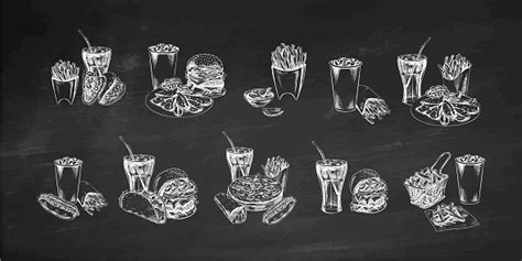 햄버거 감자 감자 튀김 음료 세트 길거리 음식 테이크아웃 음식 패스트푸드 정크 푸드 및 음료의 손으로 그린 스케치 복고풍 벡터 일러스트 모음은 칠판 배경에 고립되어 있습니다