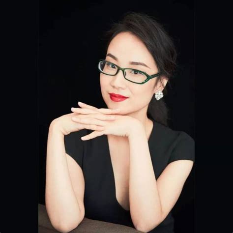 王晓鸥钢琴钢琴入门立式钢琴大山谷图库