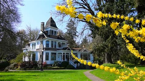 Deepwood Museum And Gardens At 8 Minutes Drive To The North Of Oregon