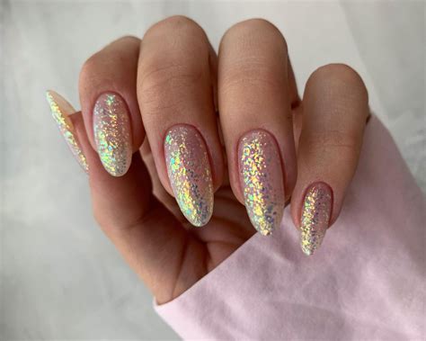 Unhas Brilhantes Com Muito Glitter Vira Hit Da Temporada Fashion à Porter