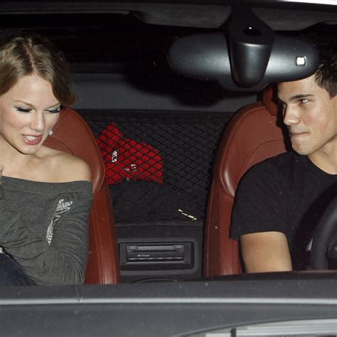 Das Ist Taylor Swifts Freund Alle Infos Zu Ihrer Beziehung Mit Travis