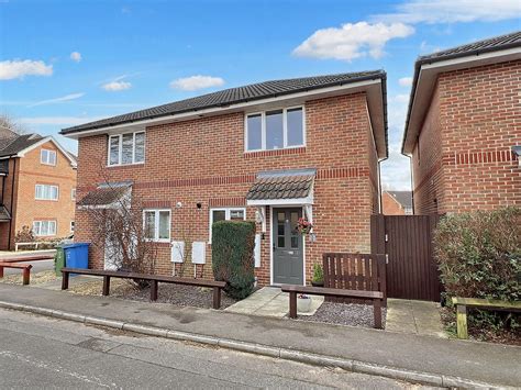 2 Bedroom Property Sold Stc Wood Lane Farnborough