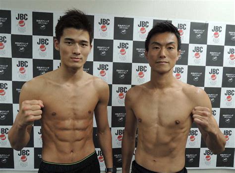 ＜東洋太平洋スーパーフェザー級タイトルマッチ＞前日計量をパスした王者・三代大訓（左）と挑戦者の竹中良 ― スポニチ Sponichi