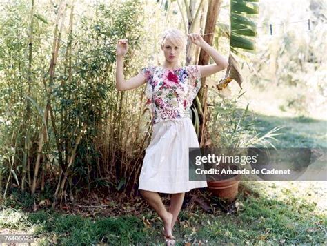 Amber Valletta Amber Valletta By Amanda De Cadenet Amber Valletta News Photo Getty Images