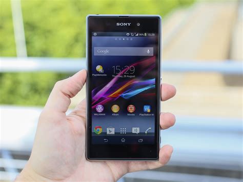 Sony Xperia Z Shows Off Waterproof Body Pictures CNET