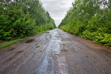颠簸的道路后退到正确的距离高清图片下载 正版图片502921705 摄图网