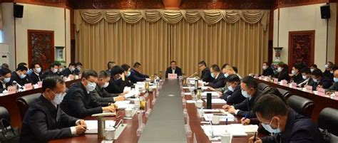 州委理论学习中心组集中学习时强调 深入贯彻新发展理念 推进“两个革命”开展“学做”活动 奋力交出经济社会发展合格答卷工作全力重点
