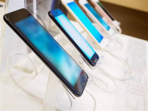 Smartphone Guru Reveals Perfect Time To Update Your Mobile Device