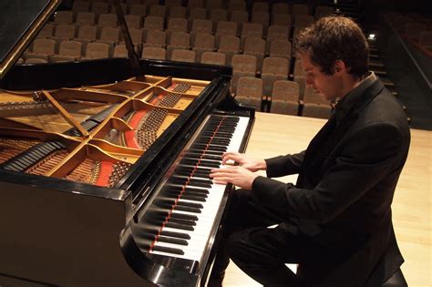 Calenderperformance Dates Benjamin Geist Piano