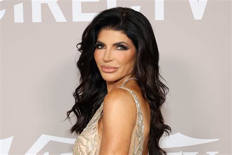 Teresa Giudice Shows Off Her Hairs Natural Curls Video