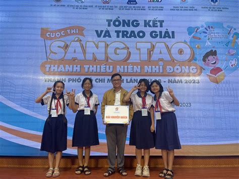 5 Học Sinh Nữ Dùng Nước Muối Tạo Ra Nguồn điện