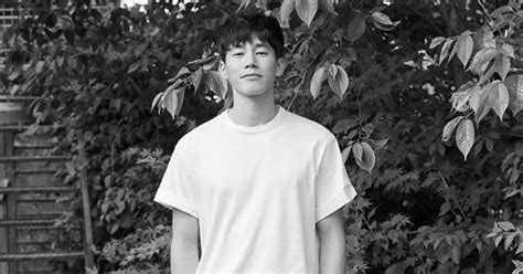 봄을 닮았다…김무열 빠져드는 눈빛 [화보]