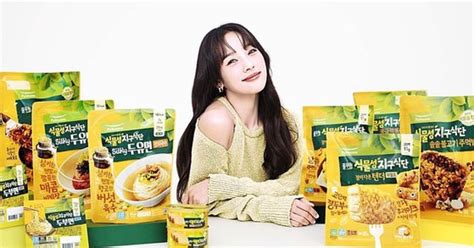 그녀라면 Ok…이효리 창사 39년 풀무원 첫 연예인 모델 됐다