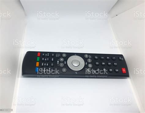 흰색 배경에 고립 된 원격 제어 Tv 0명에 대한 스톡 사진 및 기타 이미지 0명 1 가정 생활 Istock