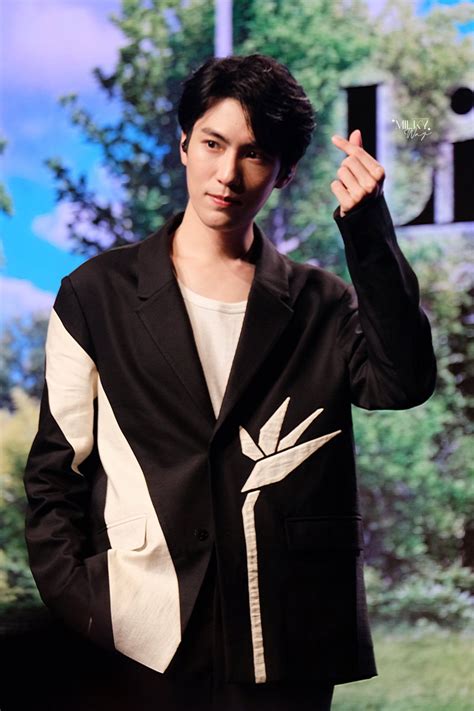 ☁️ 𝙈𝙞𝙡𝙠𝙮𝙬𝙖𝙮 On Twitter รอบบ่ายพิจื่อหล่อมาก ชุดหล่อ หล่อแต่แปลกๆ 💜 Linzihong 林子閎