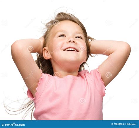 Маленькая девочка протягивает и поднимая руки вверх Стоковое Фото изображение насчитывающей