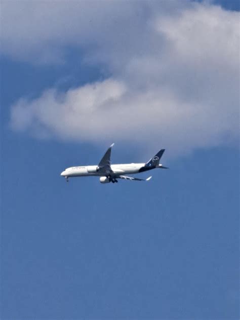 Lufthansa A350 R Planespotting