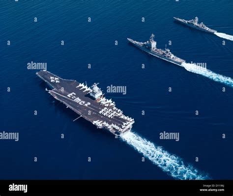 1960er Jahren Drei Marineschiffe Auf Parallelen Kurs FlugzeugtrÄger Uss