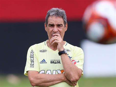 Carpegiani testa novo Flamengo mudanças e xodó em campo já de olho
