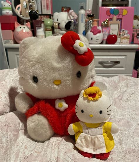 Hello Kitty And Her Mom ️💛 Rhellokitty