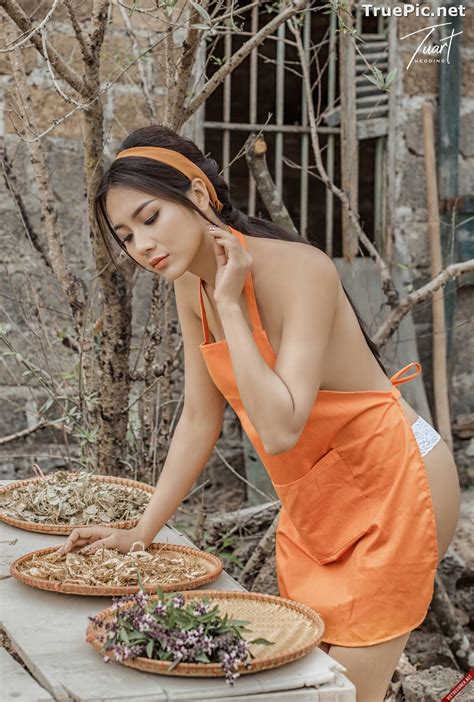 Vietnamese Hot Model Two Sexy Girl In The Valley