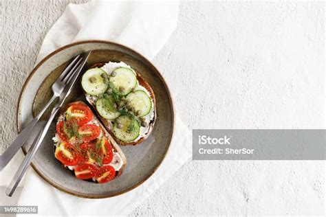 건강한 오이와 토마토 토스트 0명에 대한 스톡 사진 및 기타 이미지 0명 건강한 식생활 과일 Istock
