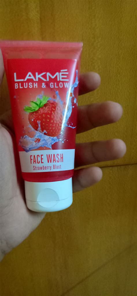Lakme Blush And Glow Strawberry Gel Face Wash Reviews Price Benefits