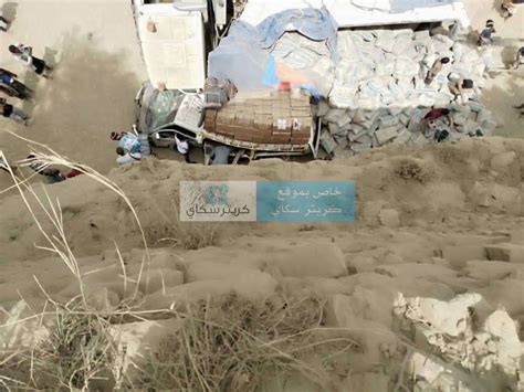 عاجلجرحى بانقلاب شاحنة فوق باص بالخط الرابط بين تعز وعدنصورة