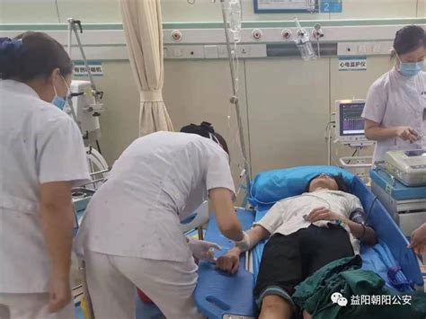 益阳男子在深山割腕轻生，女网友从山东打来报警电话！被民警找到时他已昏迷梁某