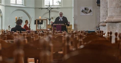 Hoe De Dominee Uit De Kerk Verdwijnt Aantal Protestantse Predikanten