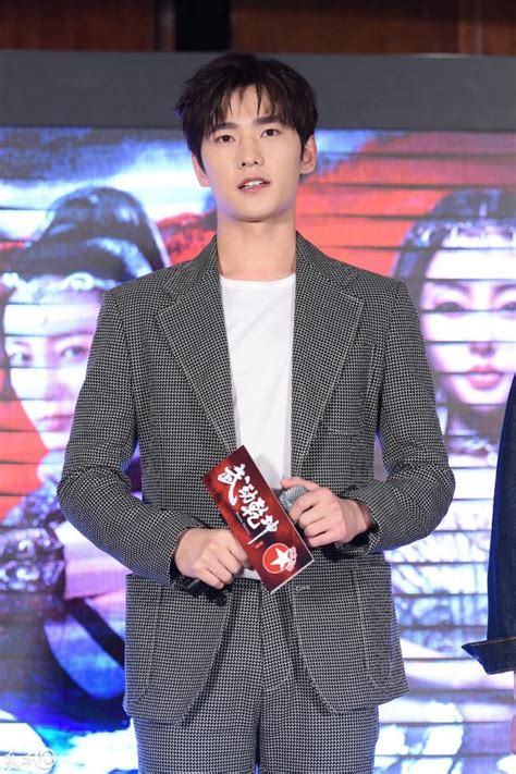 楊洋《武動乾坤》發佈會，網友：您的「妻子」張天愛和王麗坤呢？ 每日頭條