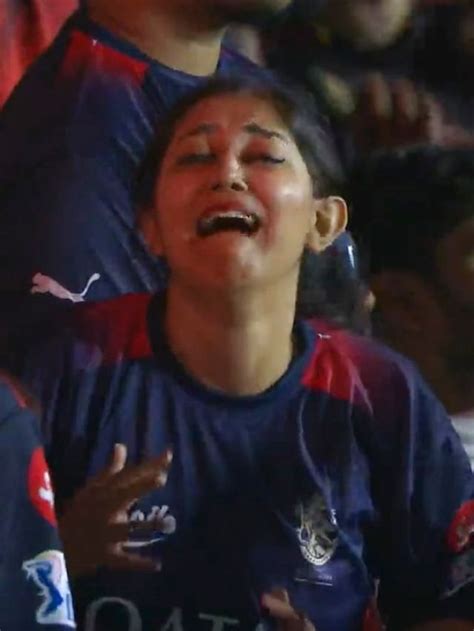 बैंगलोर की हार पर रोई ये लड़की लोग बोले Rcb का फैन होना आसान नहीं