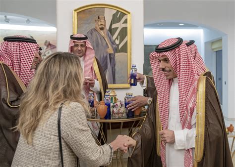 جريدة الرياض وزير الخارجية يقيم حفل إفطار لرؤساء البعثات الدبلوماسية