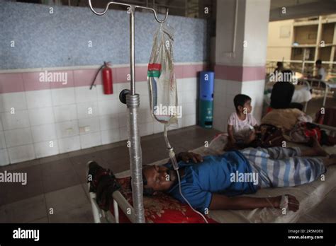 Dengue Fieber Patienten Liegen Auf Dem Boden Und Auf Dem Bett Vor Dem