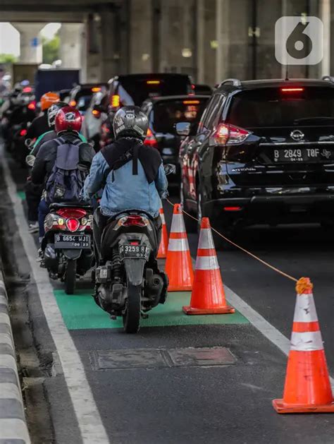 FOTO Penundaan Pembangunan Jalur Sepeda Jakarta Foto Liputan6