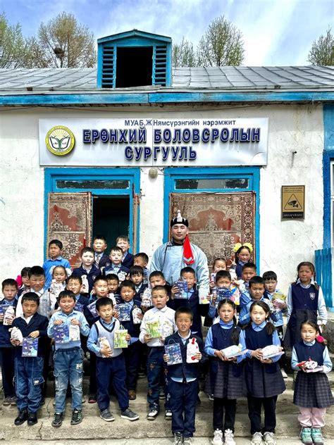 Цагаан ХҮҮХДИЙН ЗАЯА ТҮШИЖ ЯВАГ ХҮСЭЛ БҮХЭН ЧИНЬ БИЕЛЭЖ ЯВАГ Өгөх сэтгэл үрэх мөнгө хоёр