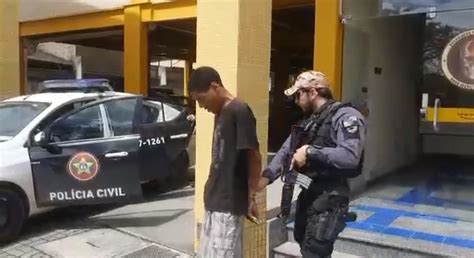 Preso No RJ Pela Morte Do Pai Filho Deu Festa Em Casa Corpo Da