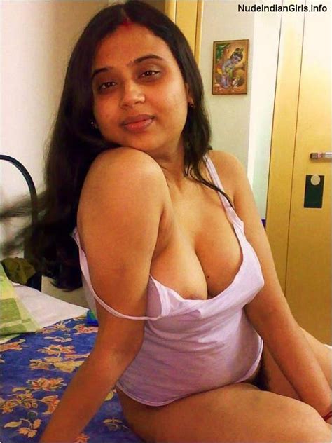 Sexy Indian Aunty Exposing Her Juicy Boobs Indian Sexy U