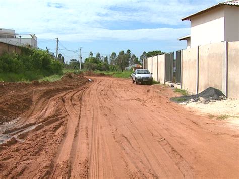 G1 Falta De Asfalto Causa Transtornos A Moradores De Bairros Em