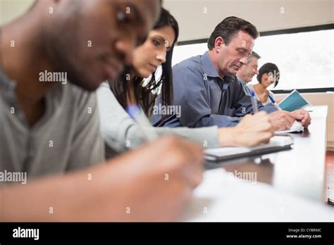 Students In A Lecture With One Woman Looking Up Stock Photo Alamy