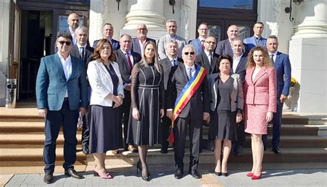 Primarul Municipiului Caracal Ion Doldurea alături de cei consilieri locali aleși în iunie