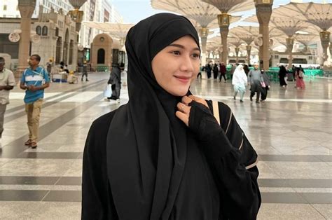 Menantu Jokowi Hamil Potret Santun Dan Glamor Erina Gudono Saat Gelar