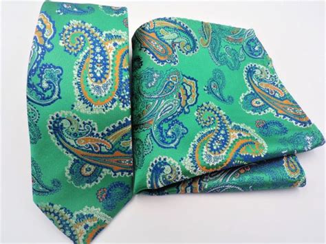 GREEN PAISLEY TIE POCKET SQUARE