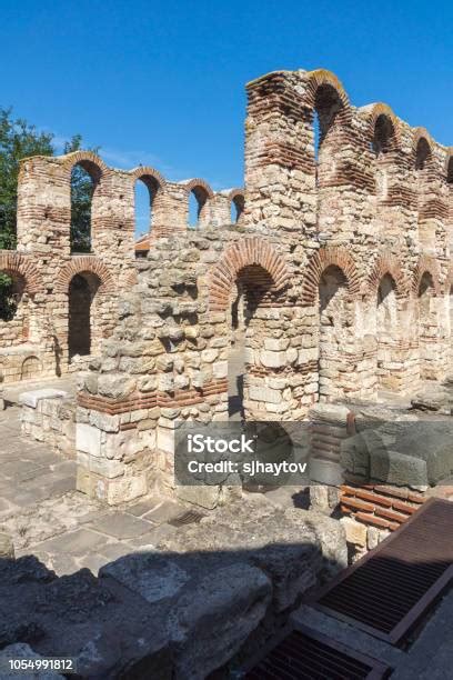 Ruinas De La Antigua Iglesia De Santa Sofía En La Ciudad De Nessebar