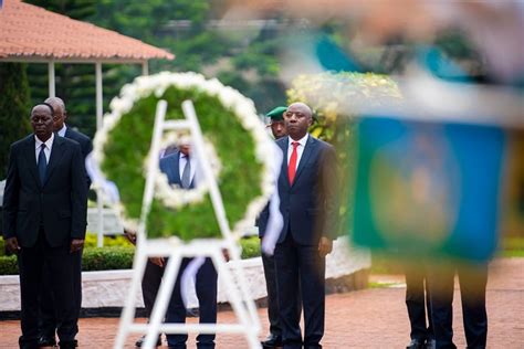 Minisitiri WIntebe Yayoboye Umuhango Wo Kunamira Intwari ZIgihugu
