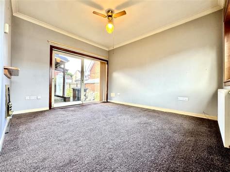 3 Lomond Crescent Beith 3 Bed Detached Bungalow £140000