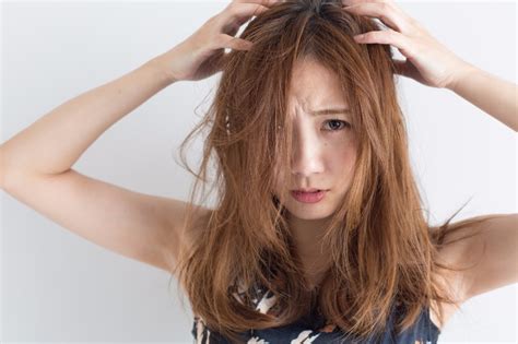 【頭から放電】髪が静電気で広がる3つの原因と抑える対策法 3分美容レッスン せかろぐ