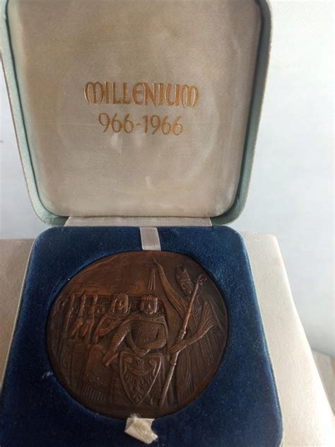 medal pamiątkowy z okazji rocznicy chrztu Polski oficjalne archiwum
