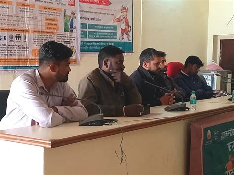 किसानों को योजना की जानकारी दी किसान बोले योजना का लाभ नहीं मिल रहा